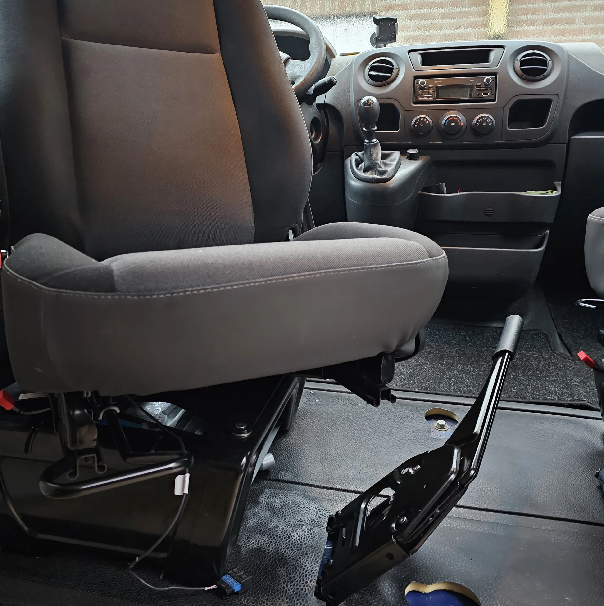 Renault Master Handrem verlaging | Voor twee draaistoelen!